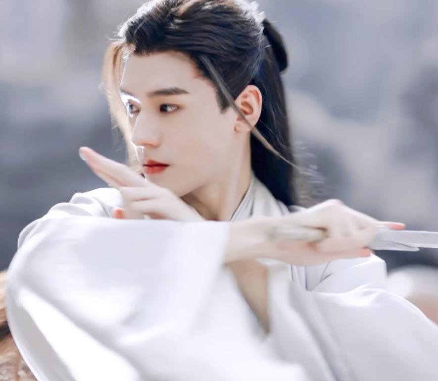 After "You Are My Glory", Gu Man has made a new film and television ...