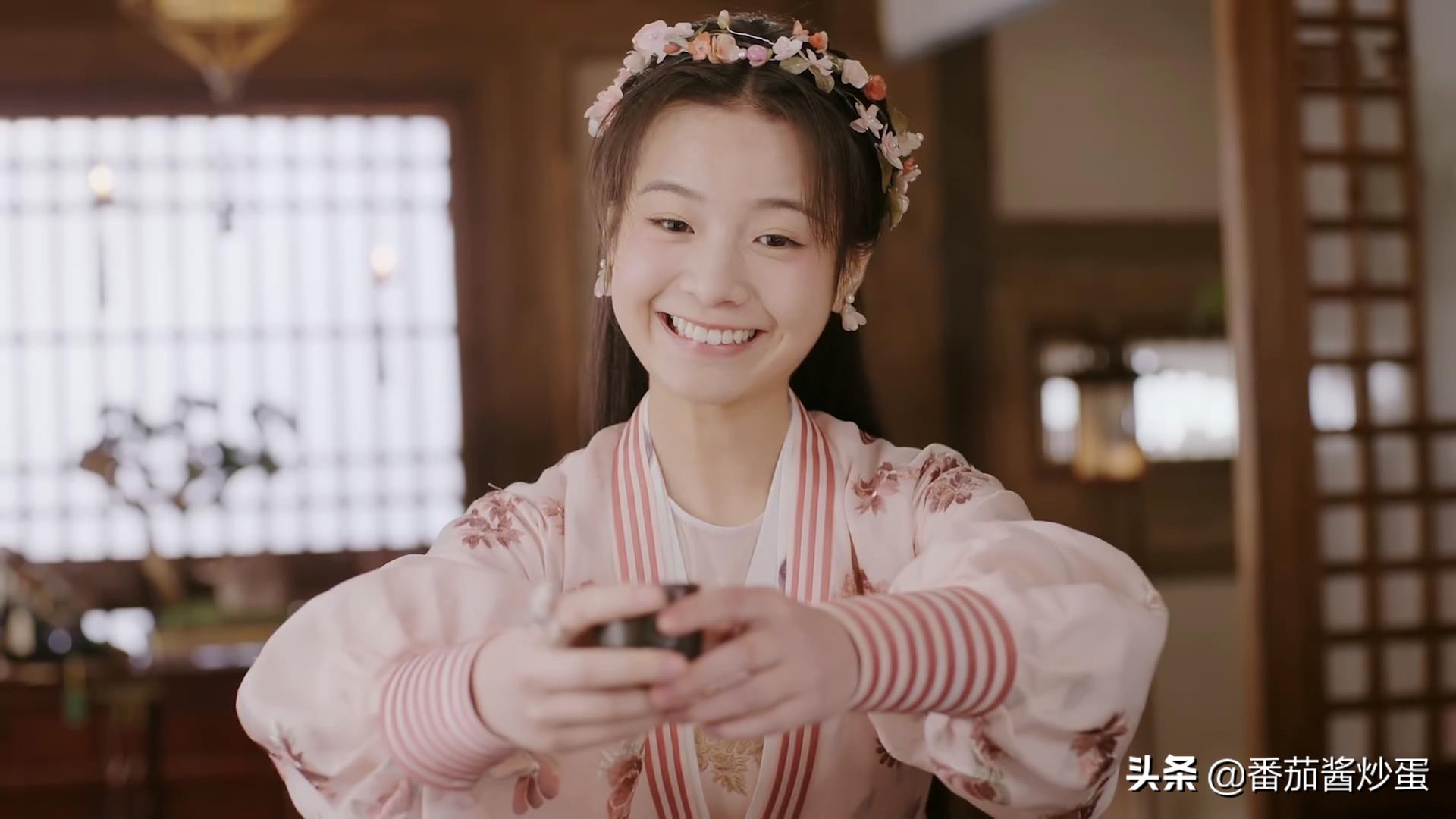 Zhou Dongyu and Li Gengxi's face value is questioned, how to stand out, the key is to choose the ...