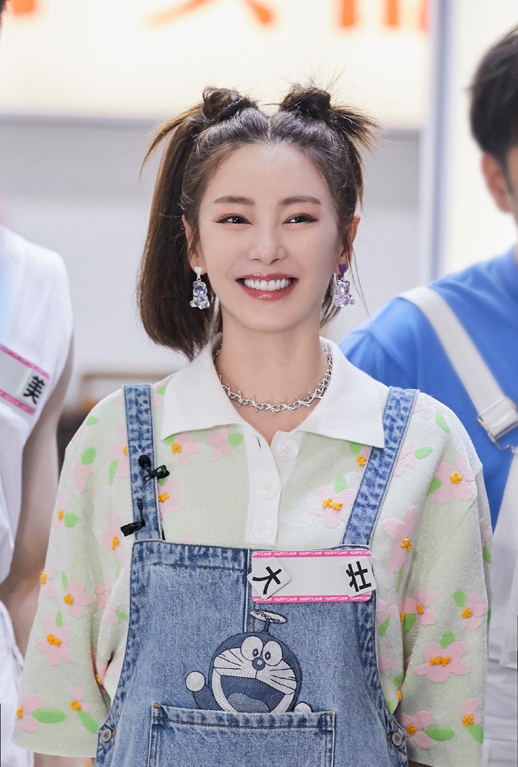 Fans talk about earthy love, Zhang Yuqi complains about greasy, Bai ...