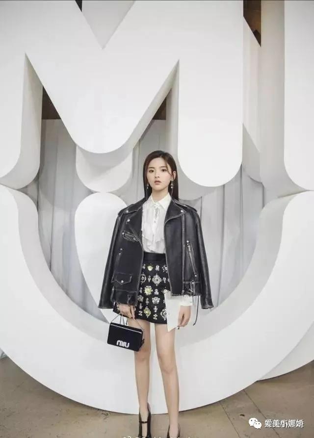 During the Spring Festival Gala, Zhang Yuqi, who was riding the wind ...