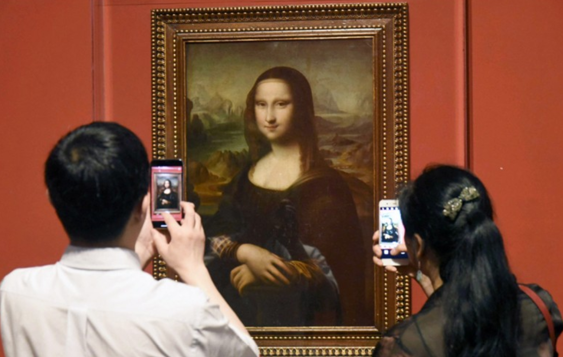 Why does Mona Lisa keep smiling? If you look at the painting upside ...