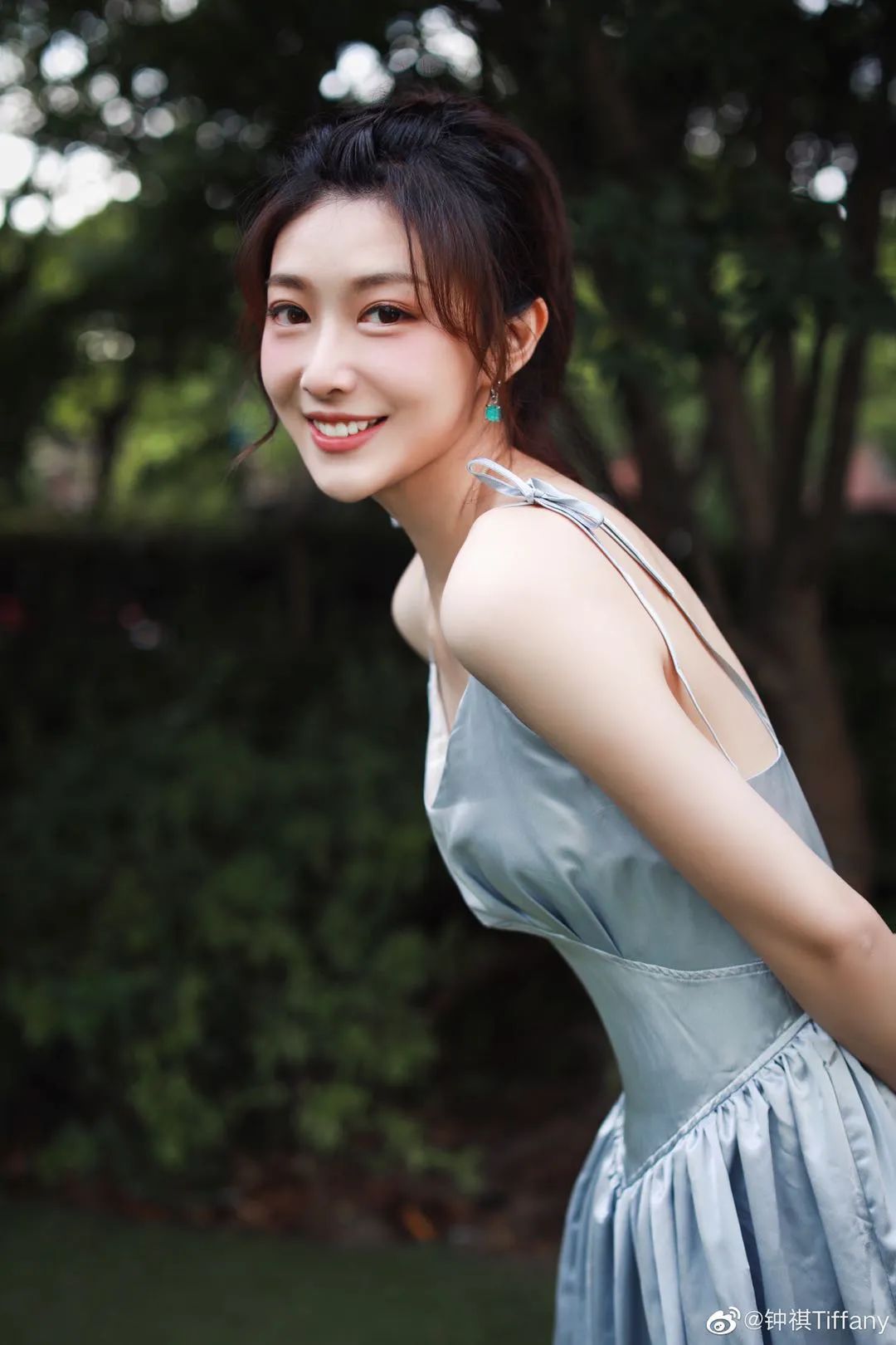 Zhong Qi: Jing Zhao, who is infatuated with love in "Eternal Jue Chen ...