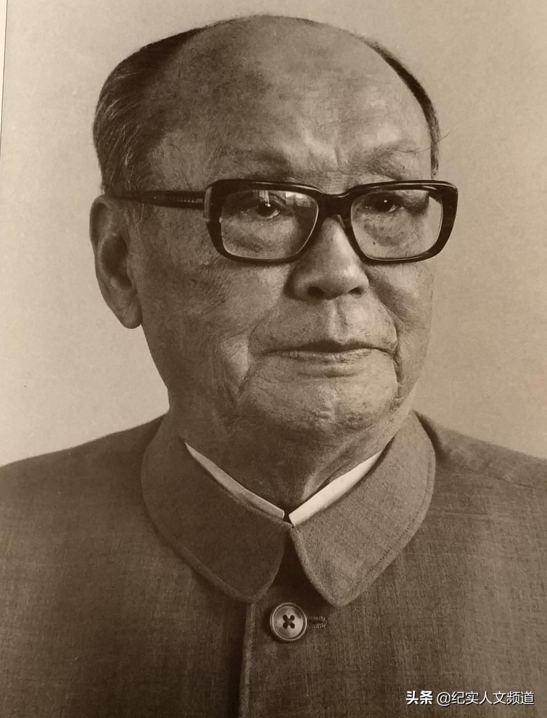 The Red Son on the Grassland, Dialogue with Ulanhu's Son Ukeli - iNEWS