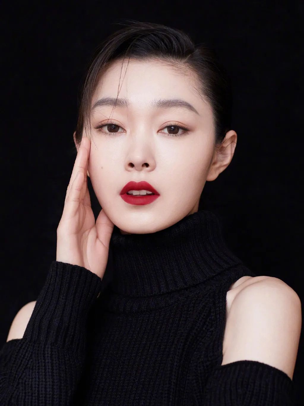 Can a flat face with a flat nose and small features become a beauty ...