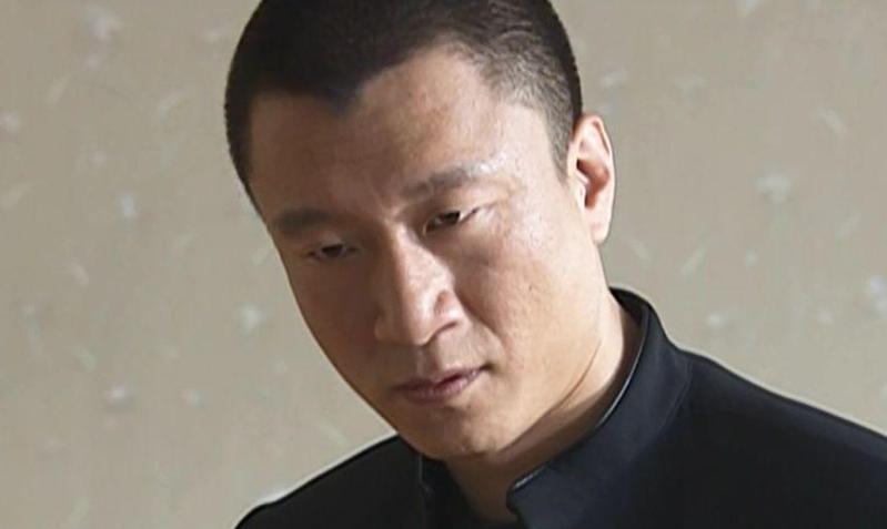 Sun Honglei and Liu Yijun acted as the policeman, Jiang Shuying and ...