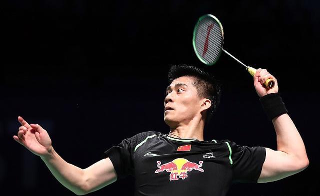 Badminton forehand and backhand high ball, wrist, forearm plane, elbow ...