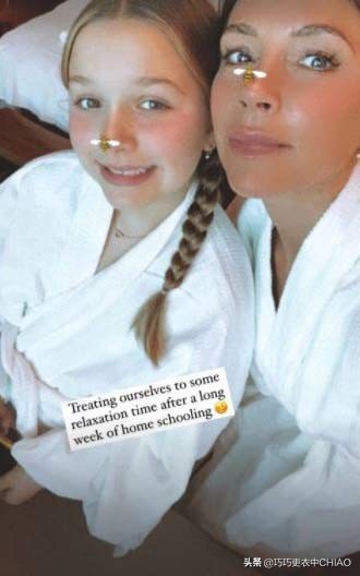 Victoria's red leggings amazed fans, she just had a luxurious facial ...