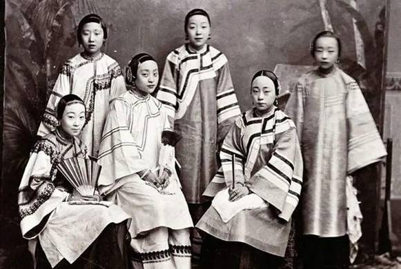 Yan Song never accepts concubines and Hai Rui divorces his wives and ...