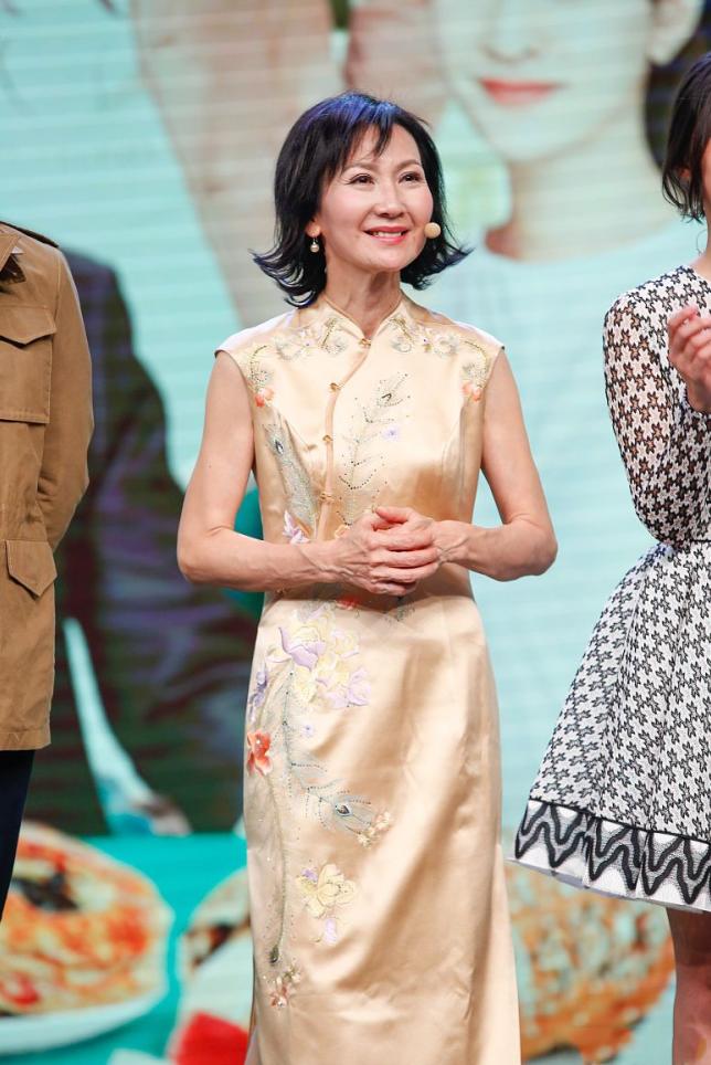 Chen Meiqi looks so beautiful in cheongsam, but she is a little thin ...