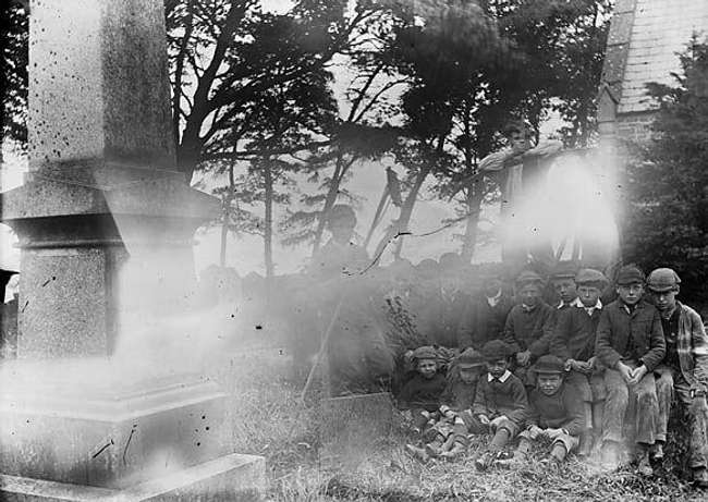These 17 "cursed" historical photos make us ask: What happened? - iMedia