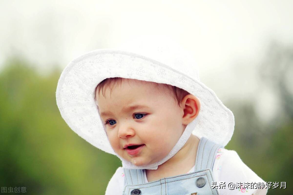 Didi da da, the baby is drooling again!Is he going to have teeth, or is ...