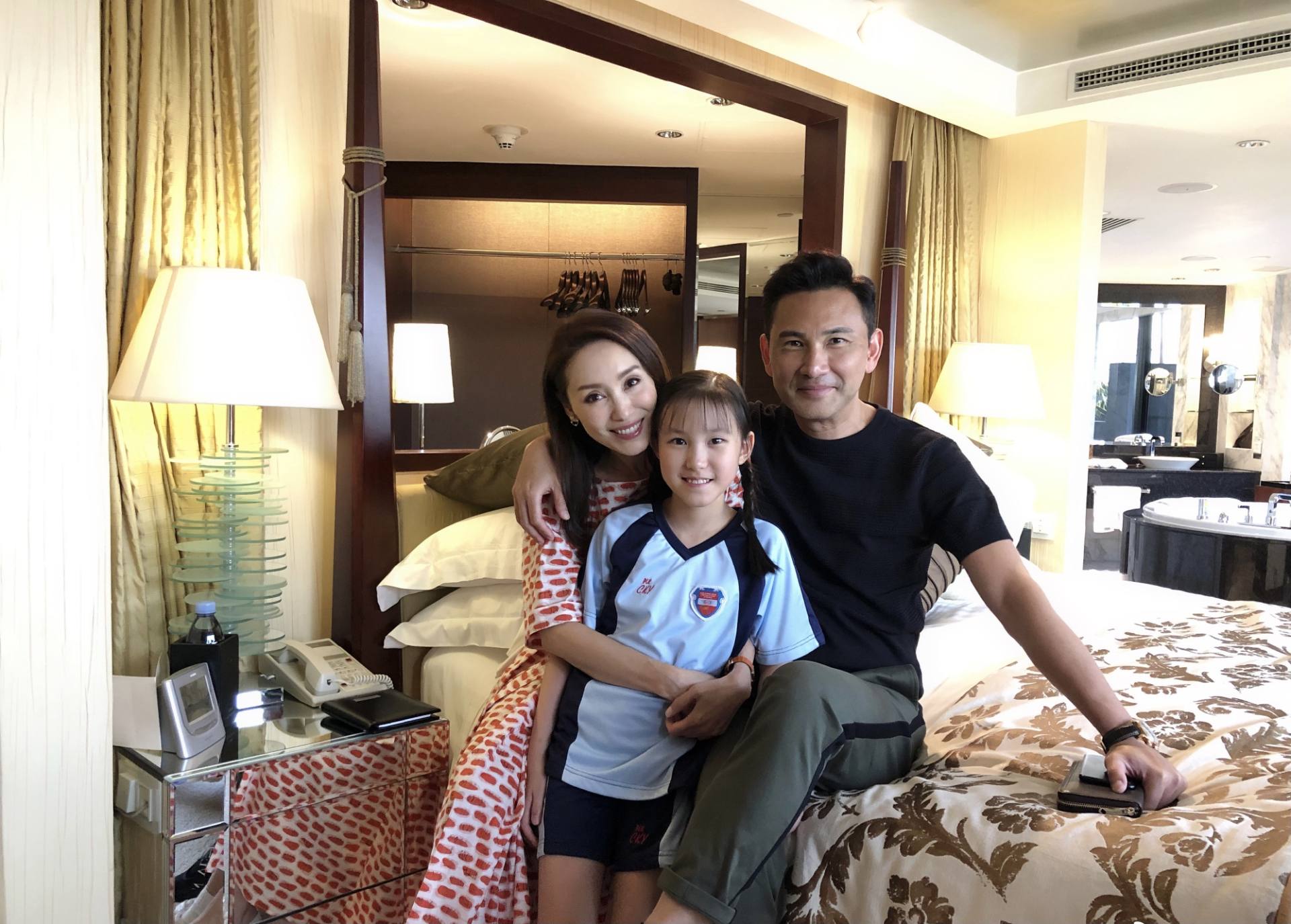 Love each other for 25 years!Hong Kong artist Lin Wenlong shares how ...