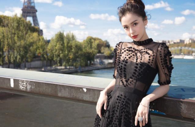 Zhou Xiuna, who debuted as a tender model, signs with Louis Koo, and ...