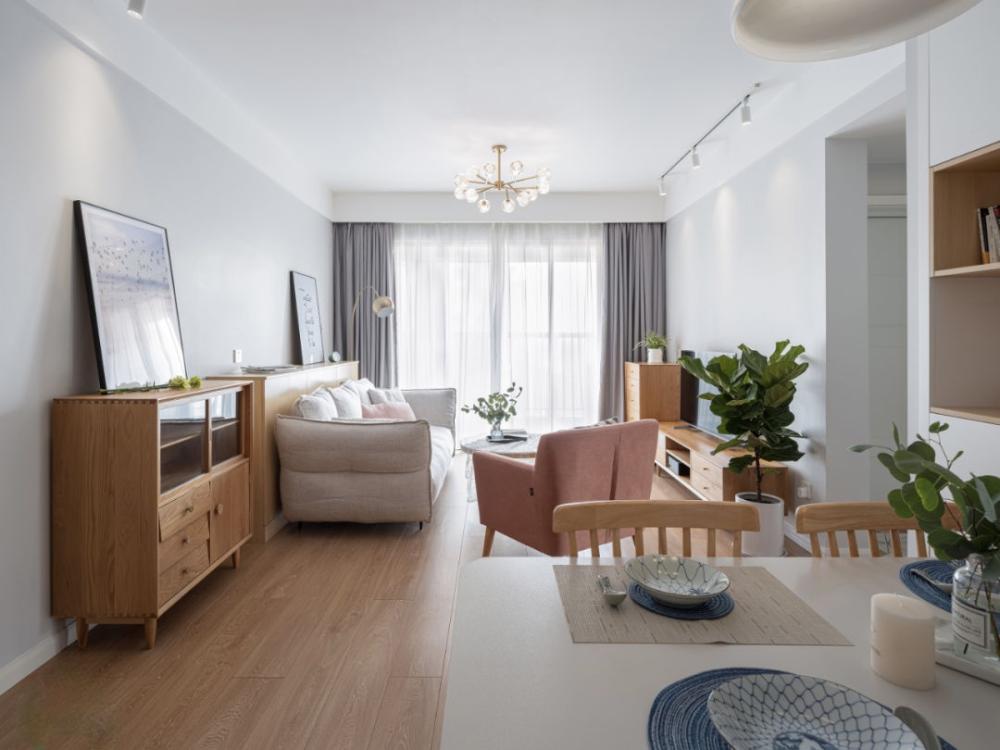 A small couple of 78 square meters installed 3 rooms and 2 halls, the ...