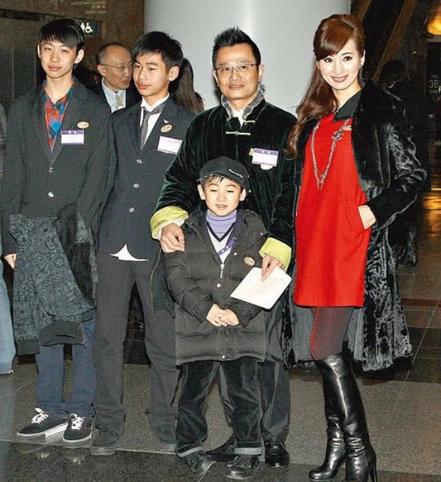 Luo Lin III celebrated his eldest son's graduation, lamenting that ...