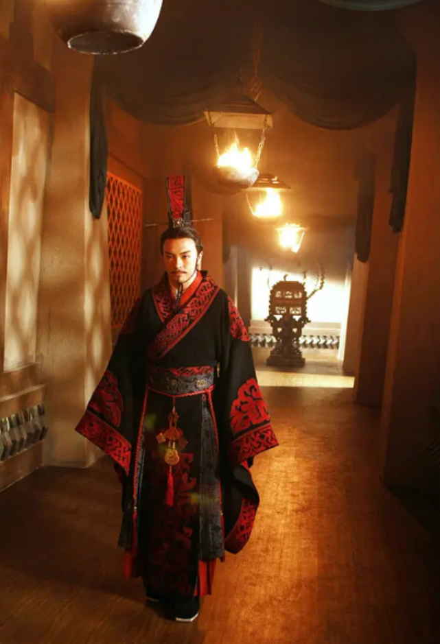 What happened to the descendants of Emperor Zhou after Qin destroyed ...