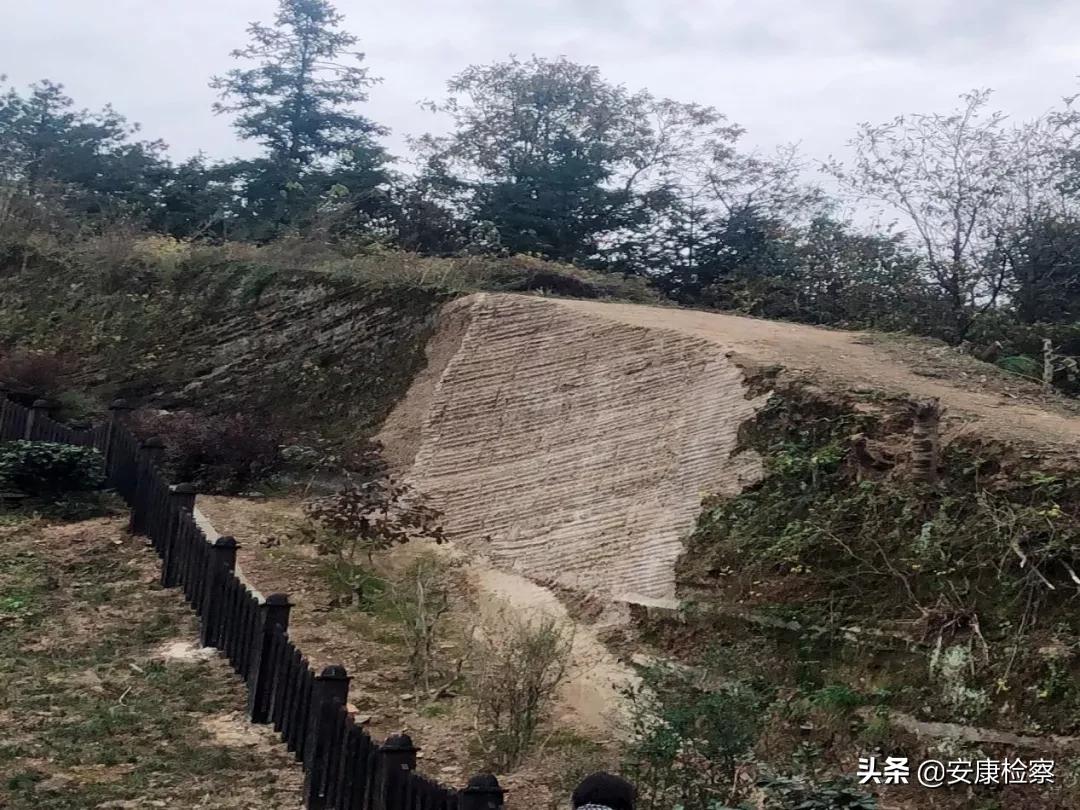 The Great Wall of Chu collapsed in many places during the millennium ...