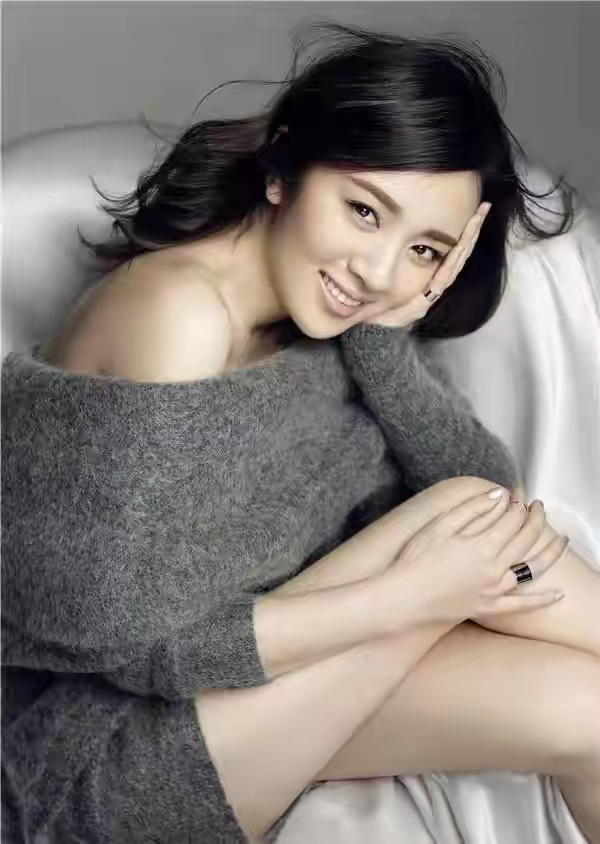 Wang Xiaochen appeared in a sexy appearance, with long legs and long ...