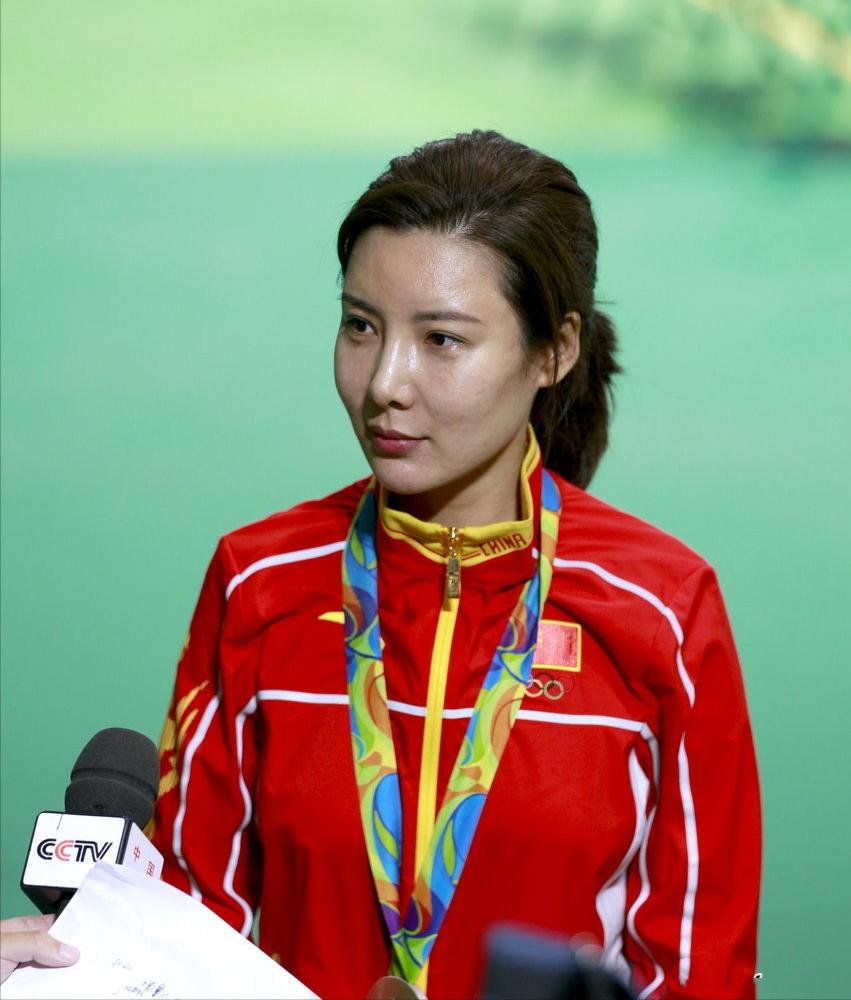 The first gold champion of the Olympics, married to a four-year-old ...