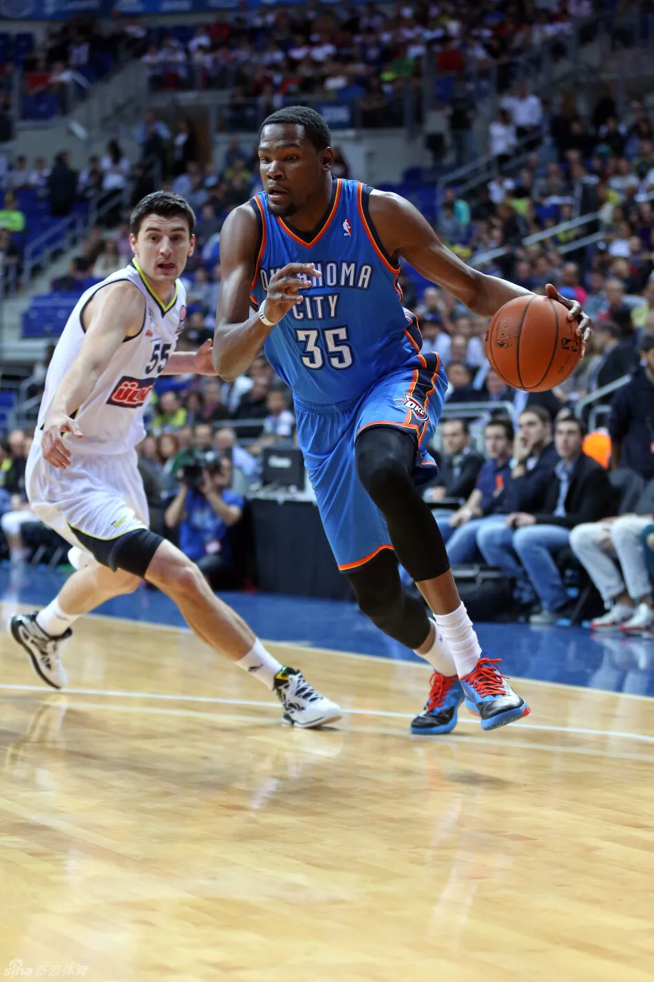 Answer to the fans: Why does Durant of the NBA dribble so high that he ...