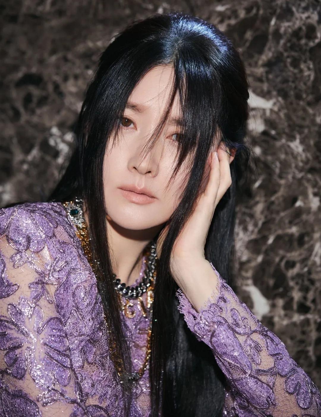 Invincible beauty!51-year-old Korean actor Lee Young-ae Dengfeng's ...