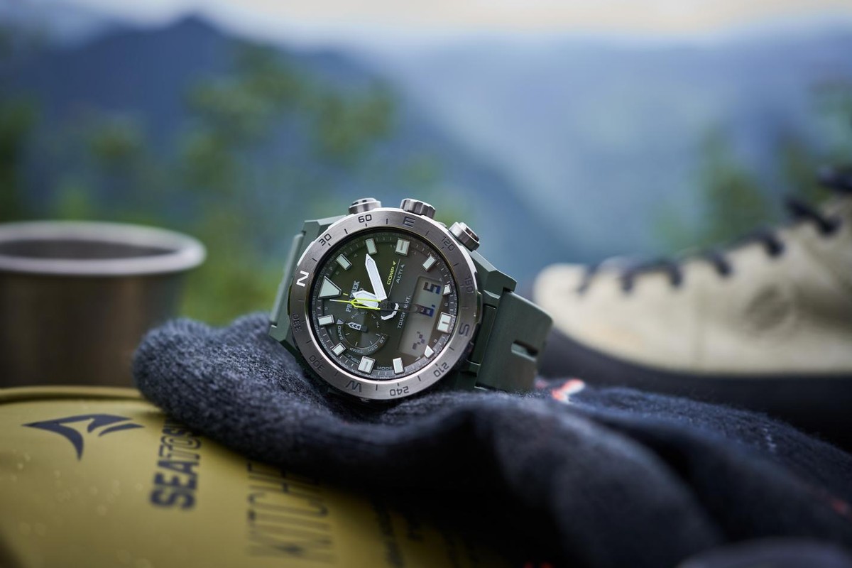 Let PRO TREK PRW-6800 accompany you to experience the thrill of ...