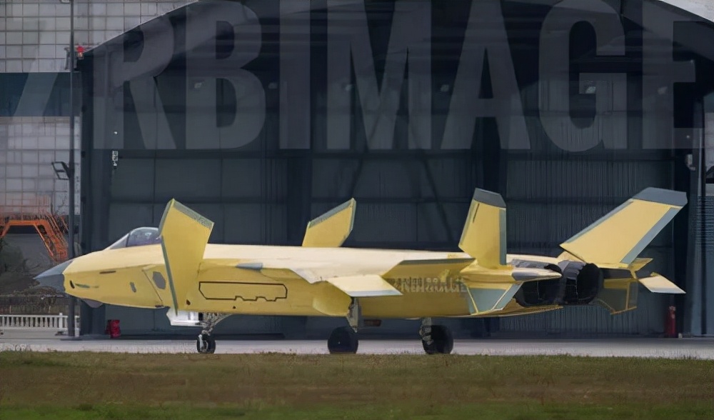 With a thrust-to-weight ratio of 8, and a maximum thrust of 14.5 tons ...