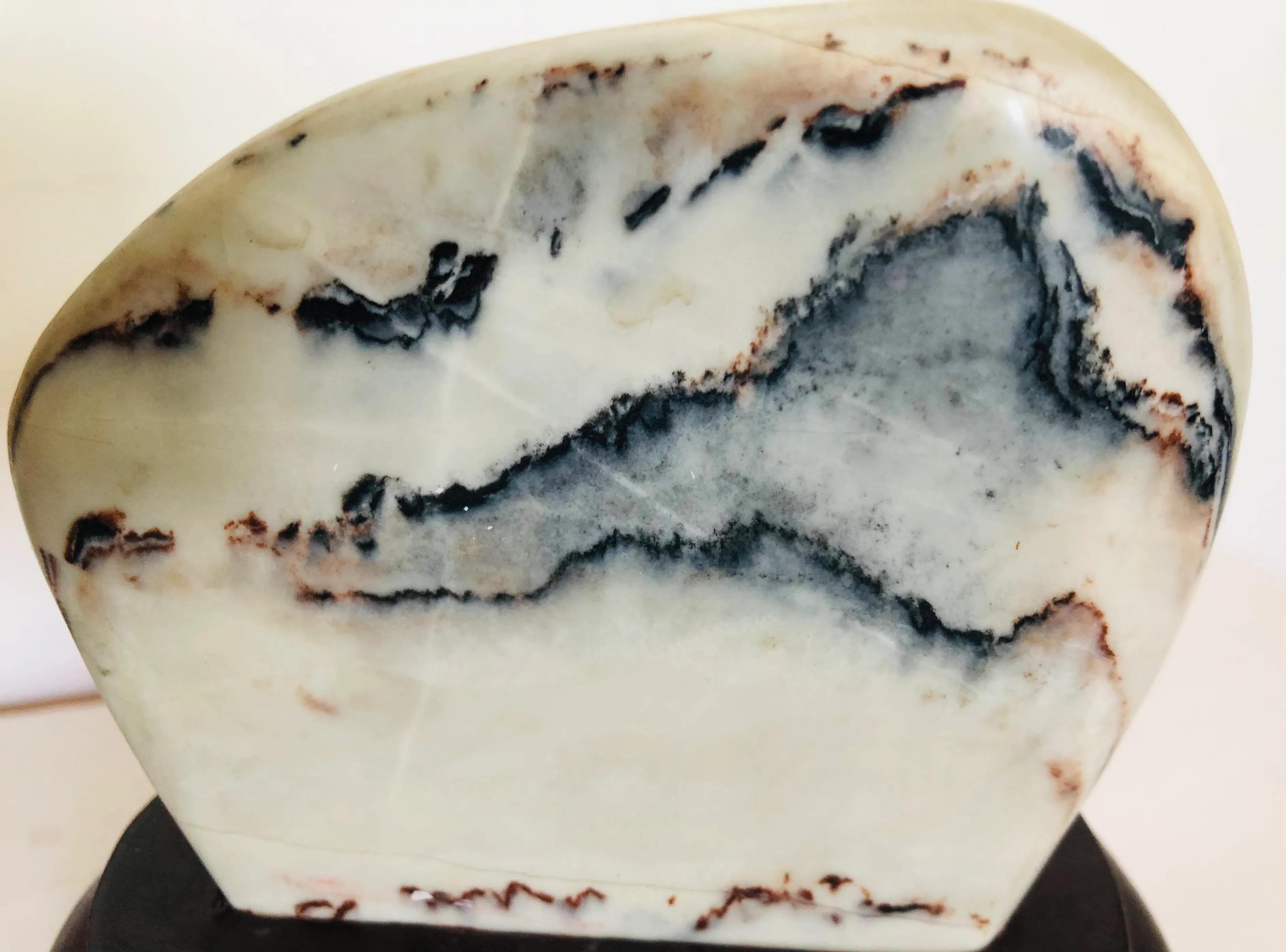 Teacher Shi You, please help me to see what kind of stone these stones ...