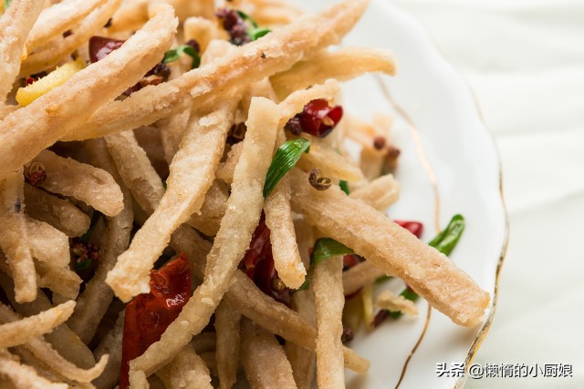 The dried lotus root shreds used as both snacks and wines and dishes ...