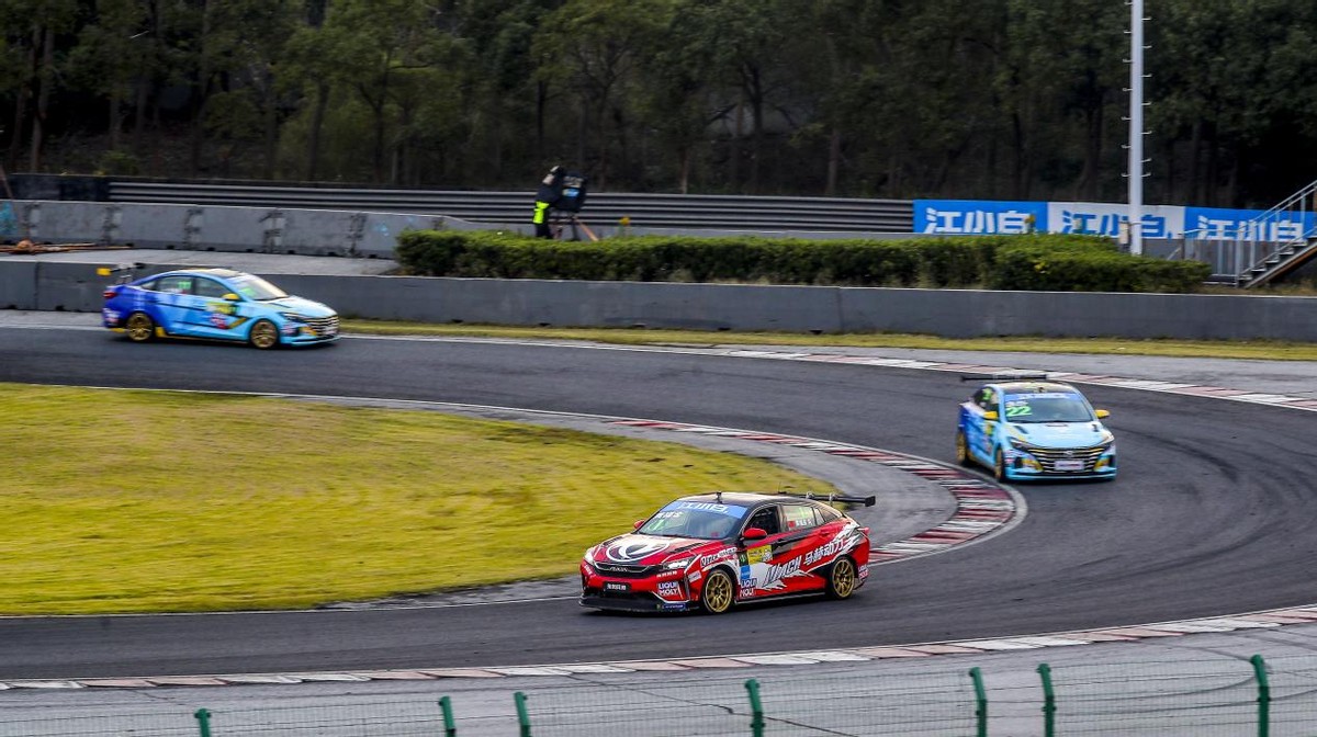 With Mach Power Dongfeng Fengshen Yixuan Racing Team won the CTCC again ...
