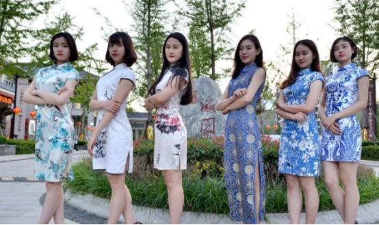 "Graduation photos of cheongsam" became popular among college students ...