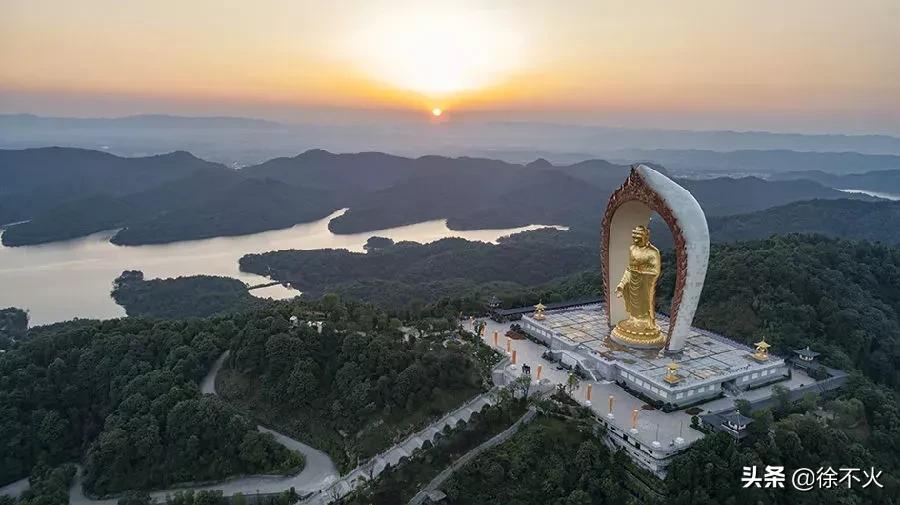 The Donglin Giant Buddha (Donglin Temple) in Jiujiang, Jiangxi, is the ...