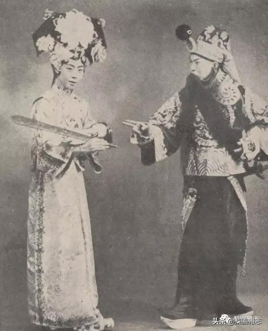 At what age did Peking Opera have a large number of actresses? - iNEWS