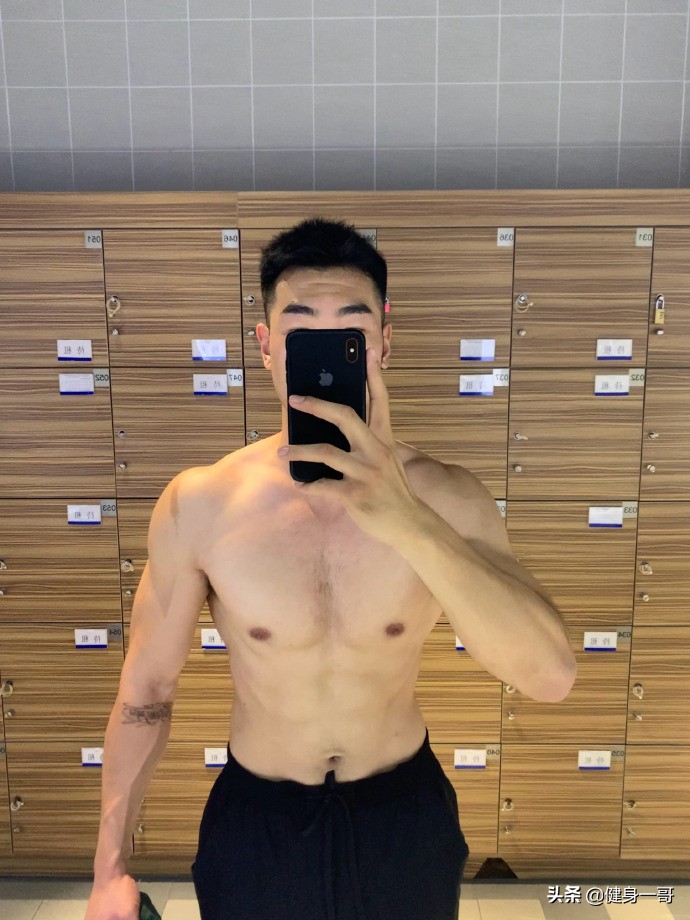 A 22-year-old boy from Shanghai, with a height of 193cm and long legs ...