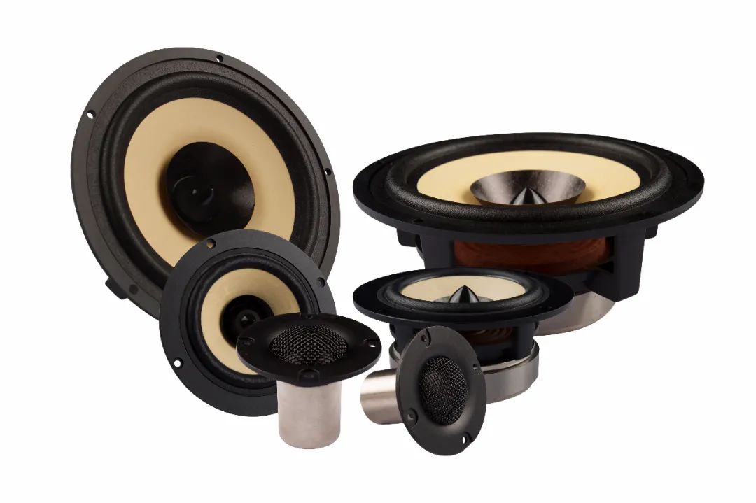 Cylindrical tweeter with broadband mid-bass and midrange, this set of three-way frequency ...