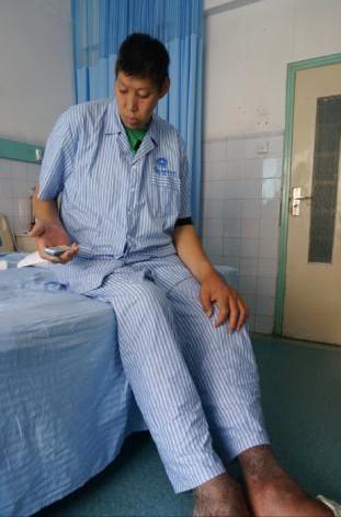 China's first male giant Wang Fengjun: 2.55 meters tall, a head taller ...