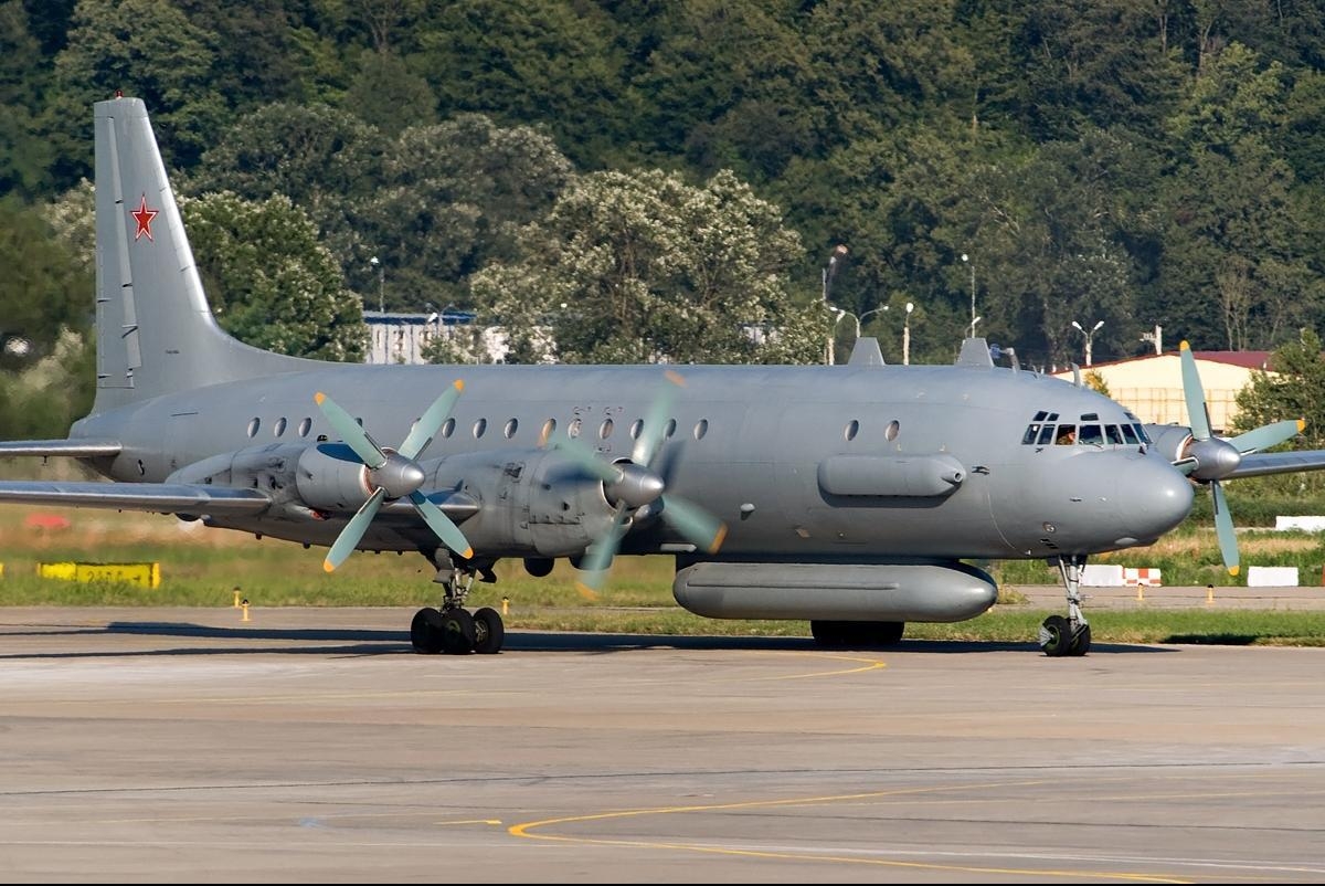 The Russian reconnaissance plane broke into the Ukrainian exercise area ...