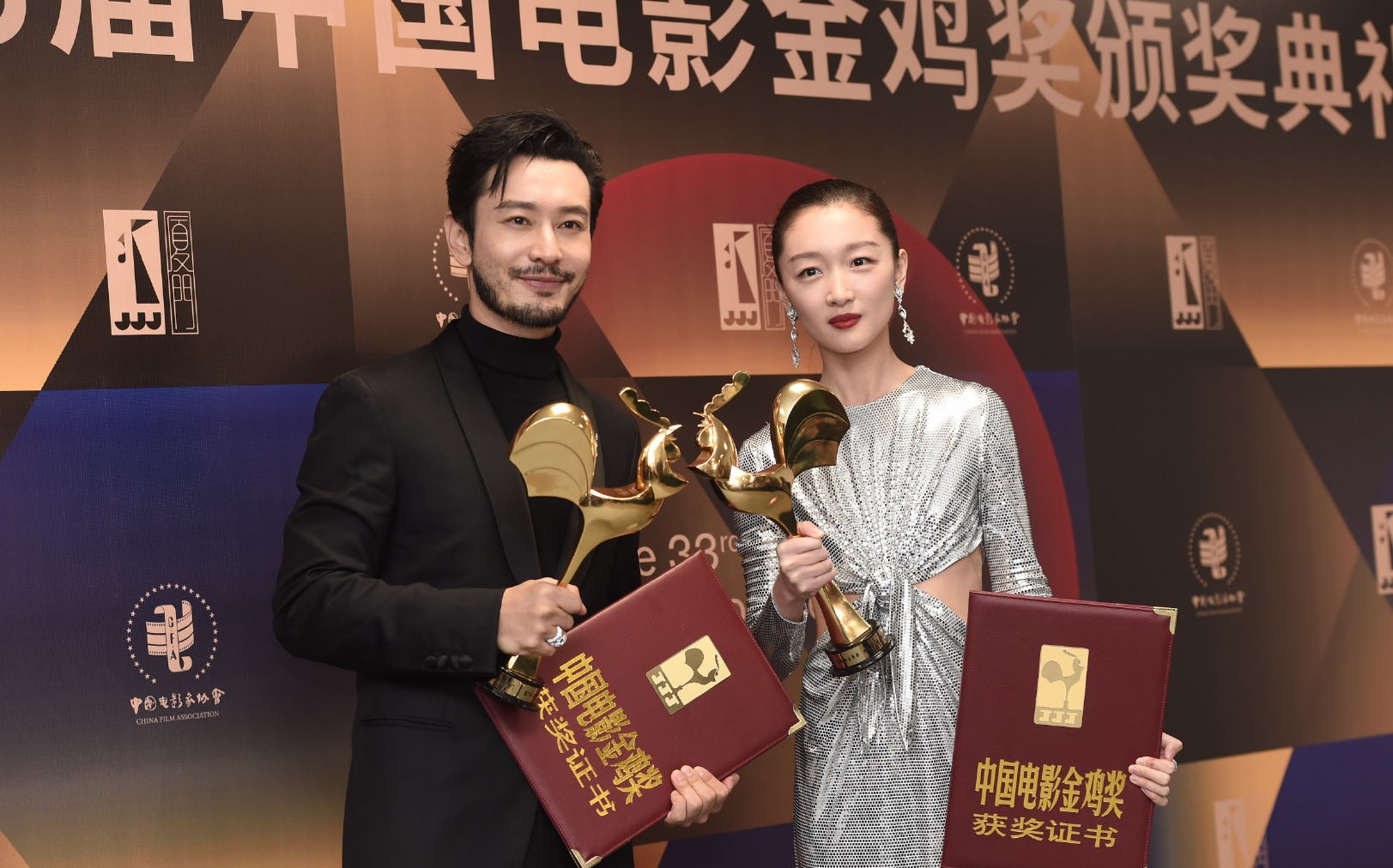 Huang Xiaoming did not lose next to Yiyan Qianxi at the Luhu modeling ...