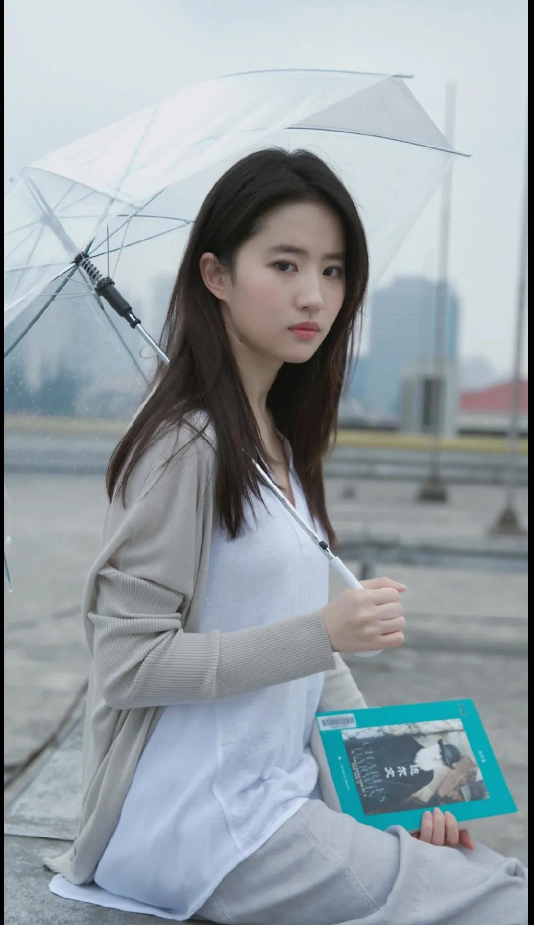 Liu Yifei Beach Photos - iNEWS