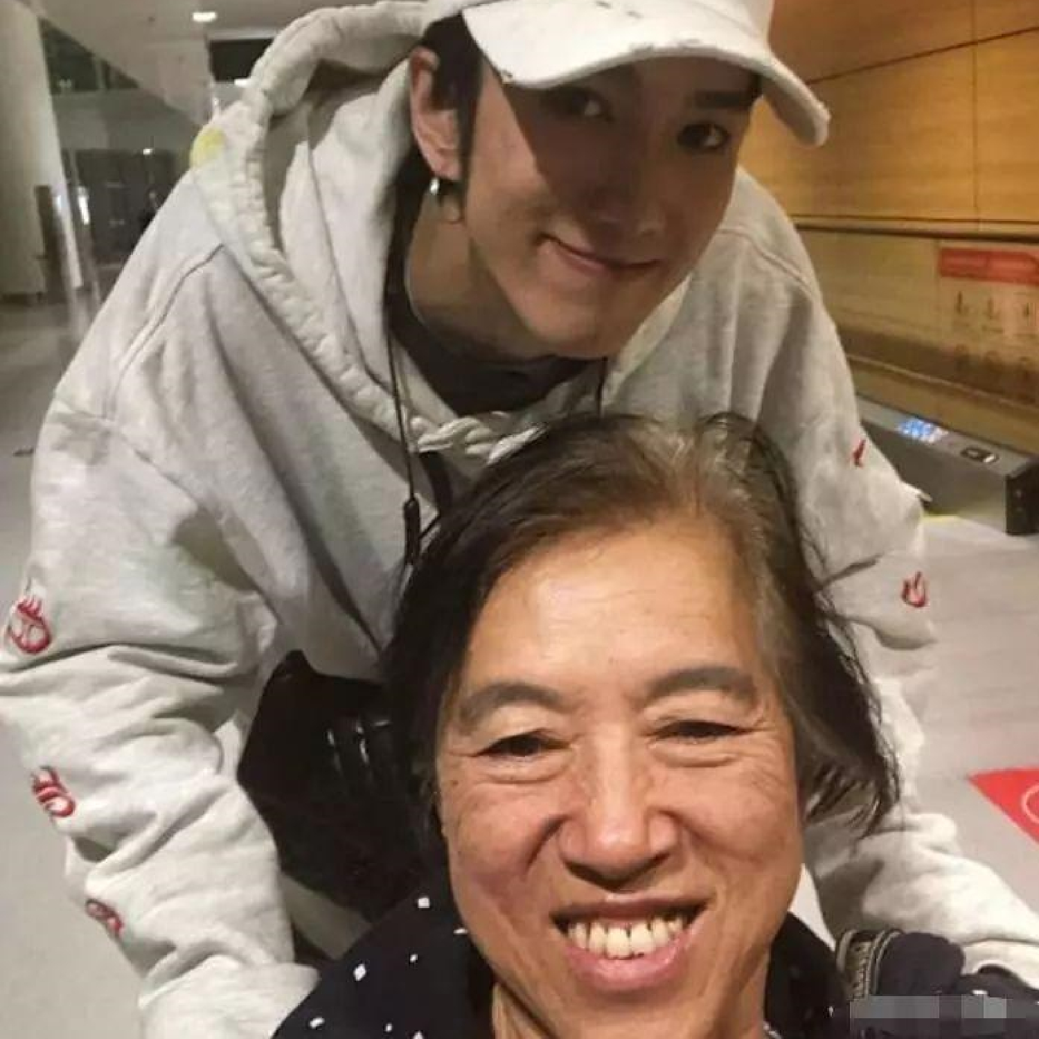 "Han Meijuan", who has spread all over the Internet, resumed men's wear ...