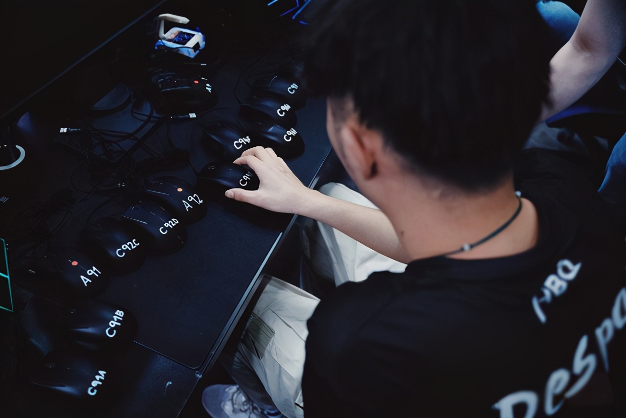 Customized design for players, Ice Leopard Kone PRO AIR Magic Leopard ...