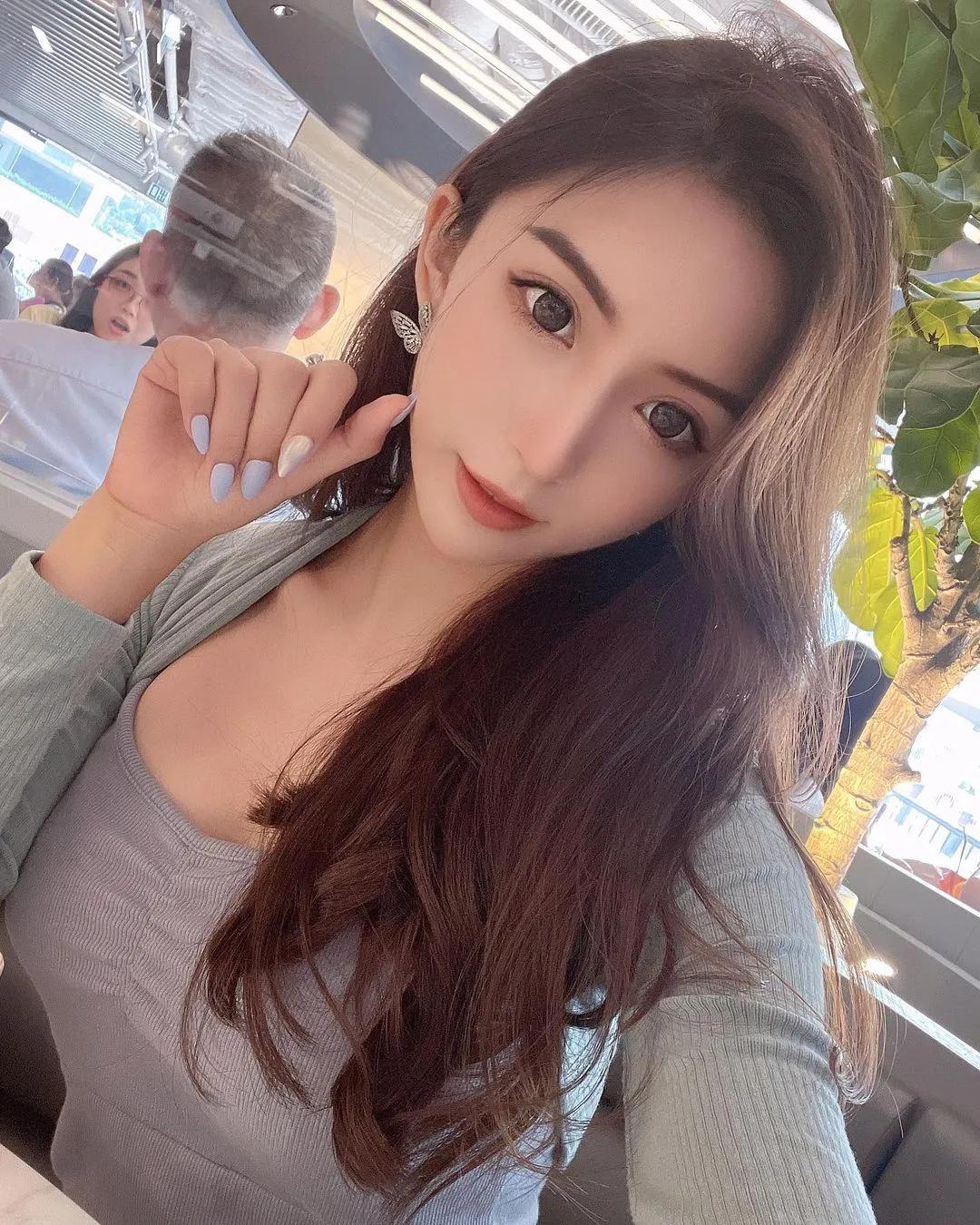 Ashley Cheung, the model, the skin is like fat, the face is like white ...