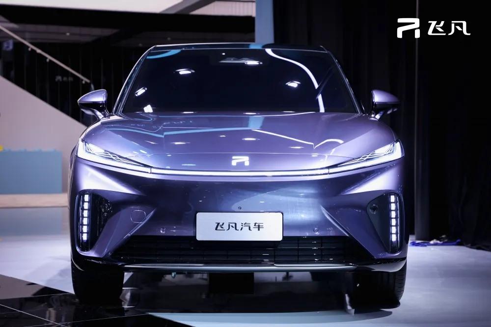 Follow the president to visit the auto show-Zhiji L7 opened the door ...