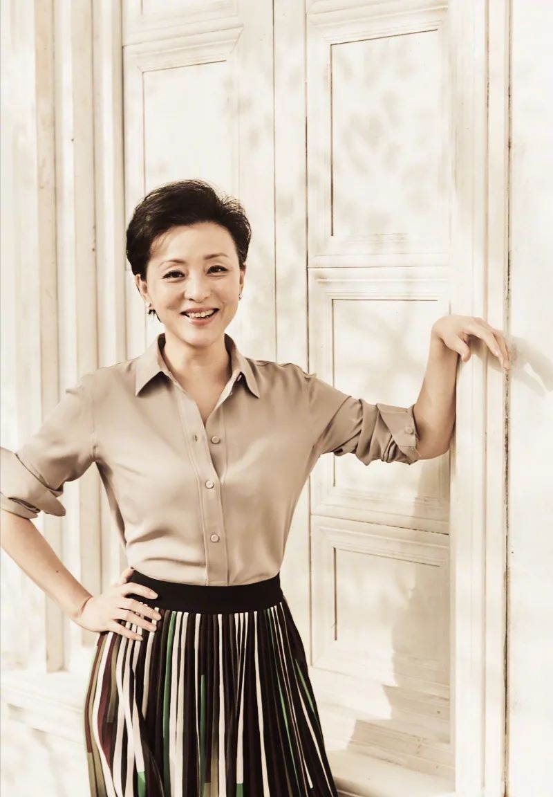 Yang Lan lost weight to a new height, generously announced the weight ...