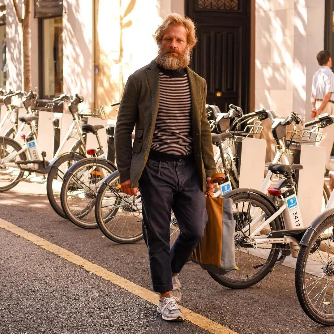 Why do men love New Balance as they get older? - iNEWS