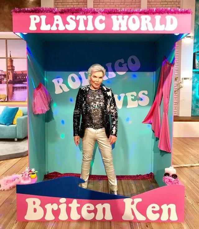 Brazilian "Male Barbie": After more than 70 moves on his face, he ...