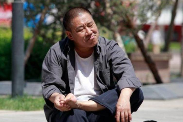 National first-class actor Du Xudong: Because of his crooked mouth, his ...