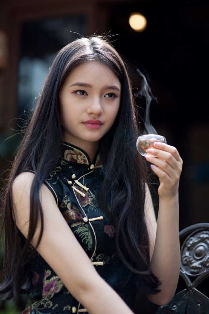 Celebrity Legs Picture-Lin Yun - iNEWS