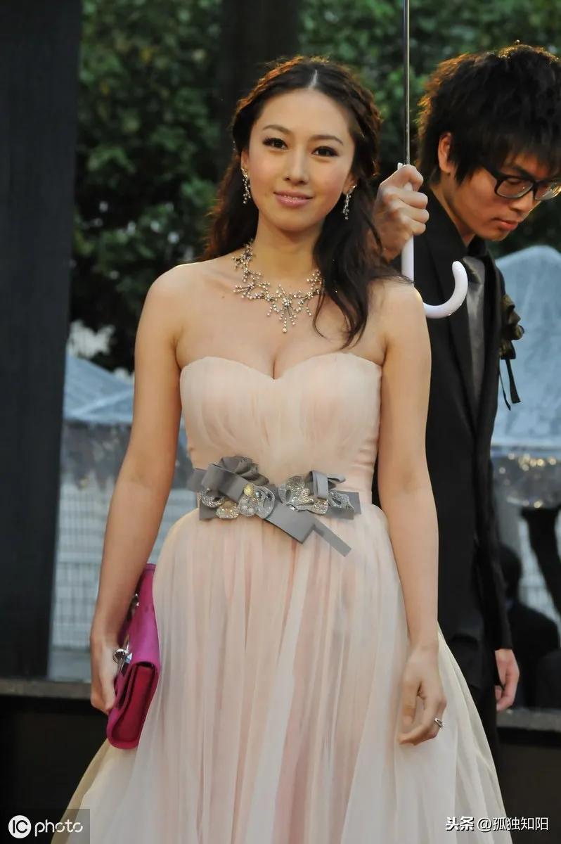 Beauty star Jia Xiaochen - iNEWS