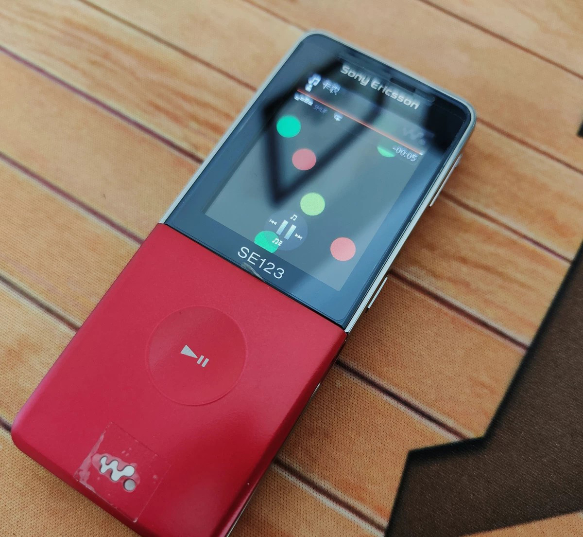 Sony Ericsson Walkman engineering machine appeared, the first time I ...